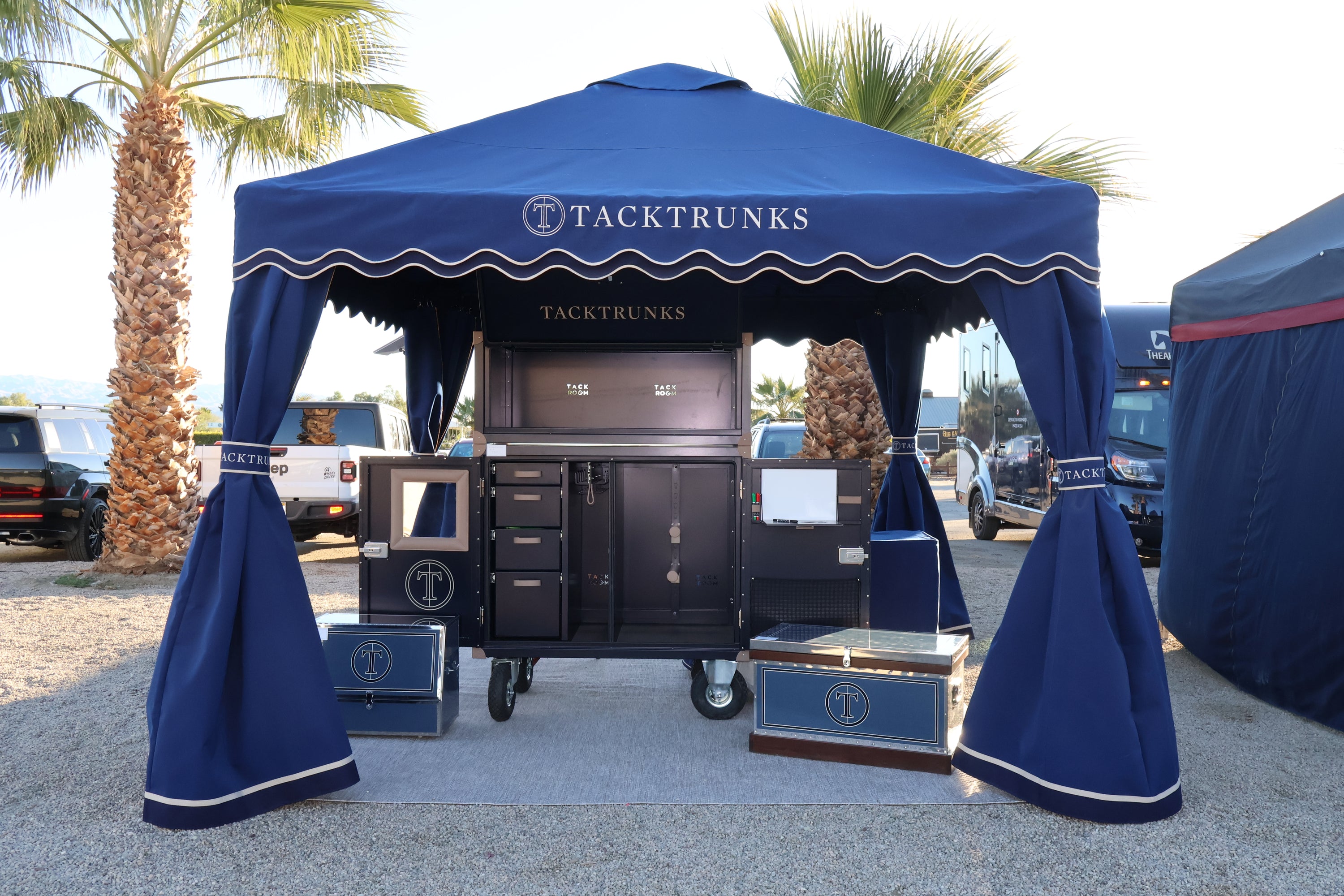 Large Phoenix West Tack Trunk – TACKTRUNKS
